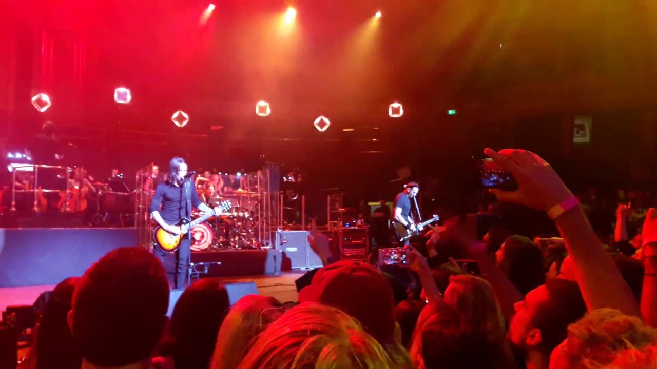 Alter Bridge - Addicted To Pain (LIVE) Tremonti's solo & last chorus ...