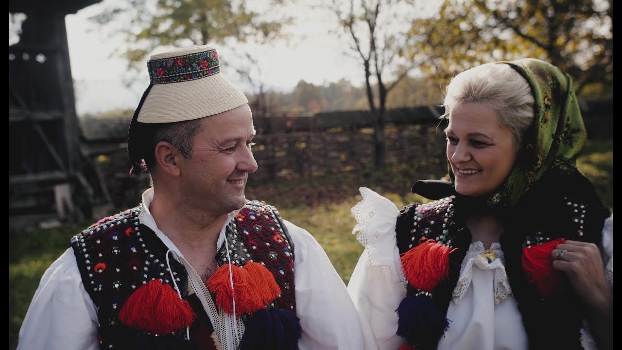 ILEANA SI ION PAUL Mai mindrut boboc de floare - YouTube