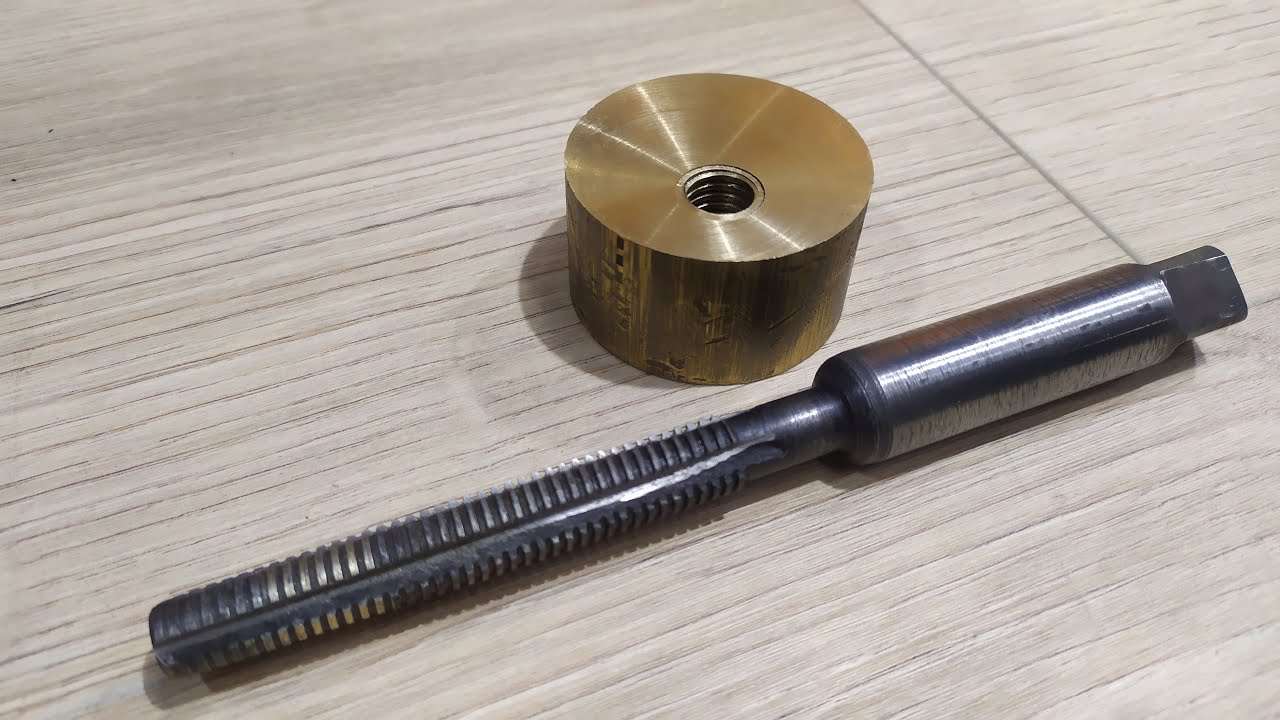 Gwintownik trapezowy lewy TR 12X2 - YouTube