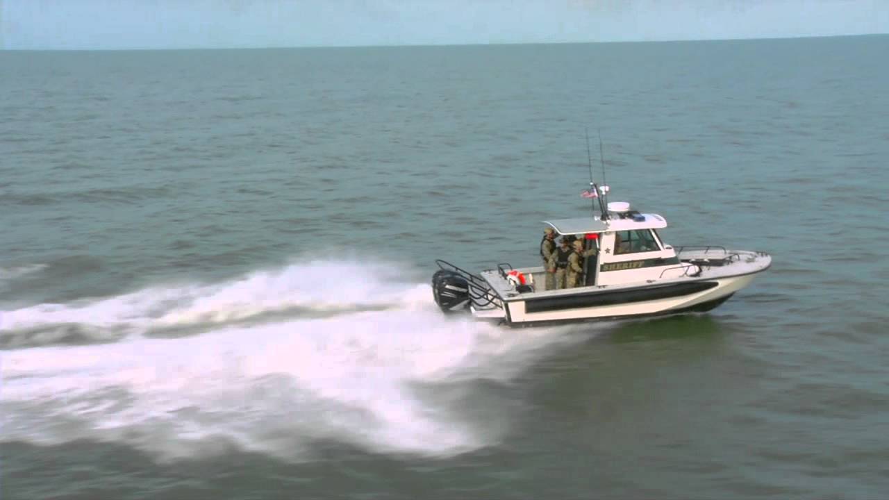 Boston Whaler 27' Vigilant - YouTube