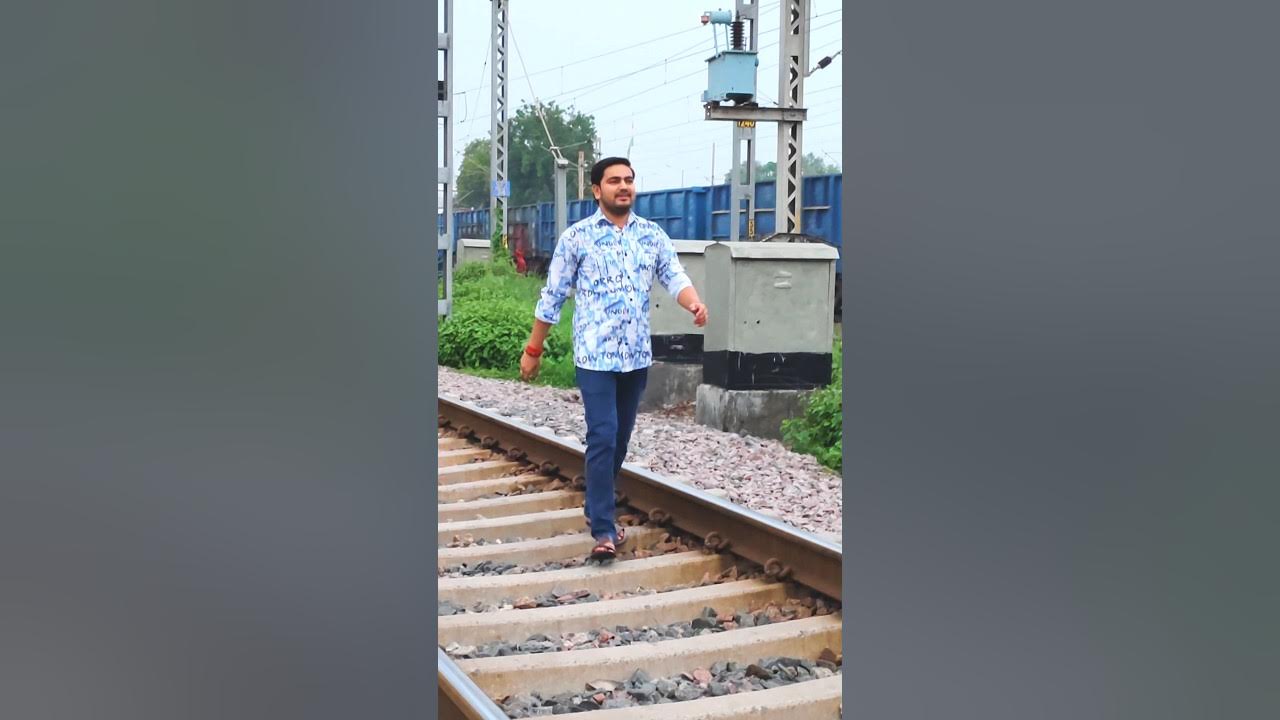 😭भागो ट्रेन है आगे😭 #shortsfeed #shorts #ytshorts #indianrailways #train #railway # ...
