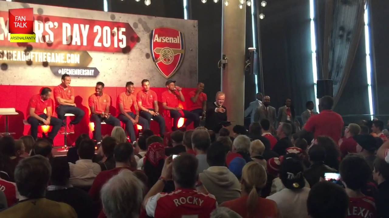 Fan Tells Theo To Sign Da Ting!! | Members Day - YouTube