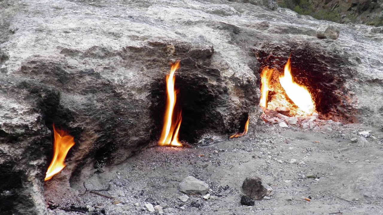 10 lugares en el mundo donde el fuego nunca se apaga - YouTube