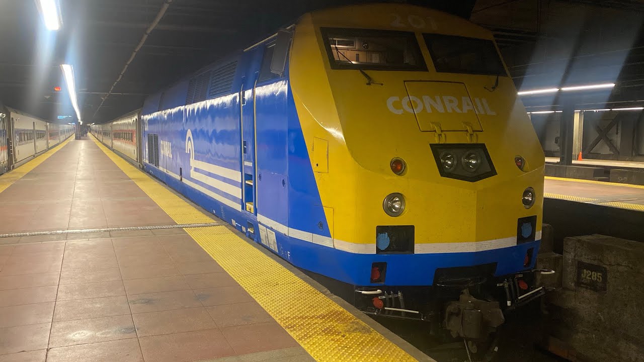 Metro North Conrail Heritage Unit at Grand Central! - YouTube