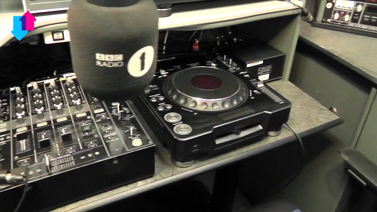 Behind the Scenes of Radio 1's Official Chart with Reggie Yates 24-02 ...