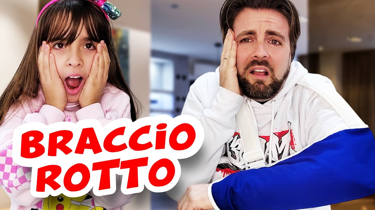PAPÀ NIKO SI È ROTTO IL BRACCIO CADENDO PER TERRA MENTRE GIOCAVA CON ...