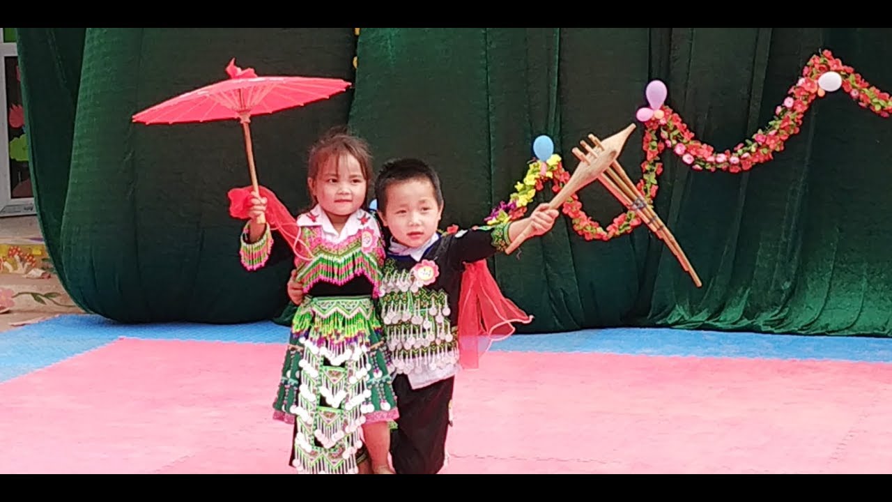 Peb Cov Me Nyuam Hmoob Tsi Dog Dig Kiag Nawb 2019 - YouTube