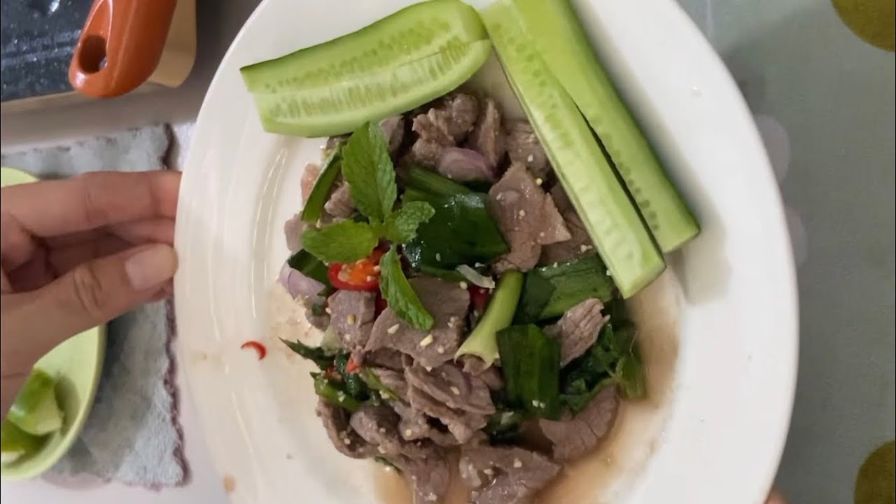 ឡាបសាច់គោឆ្ងាញ់ណាស់/ Beef lap/ Video cooked/ Cambodia food/ - YouTube