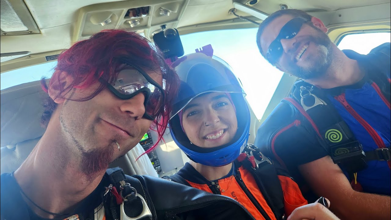 Wingsuit with friends and miss pull. - YouTube