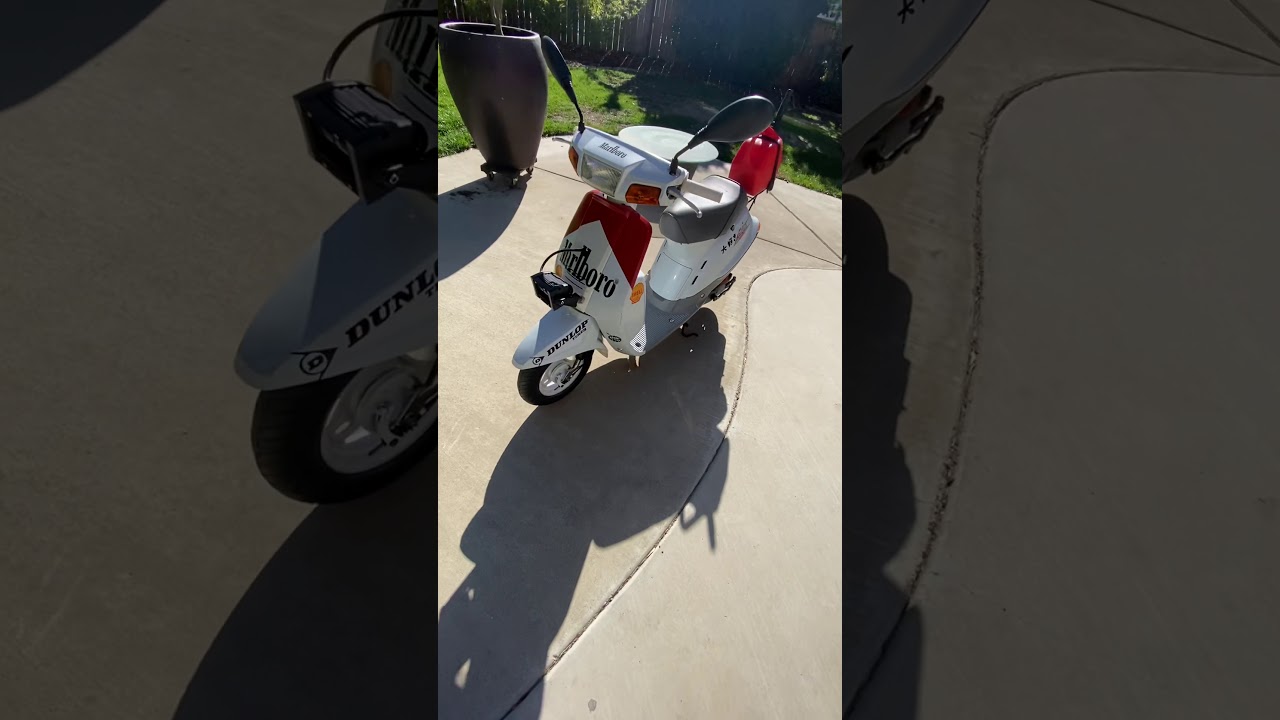 1988 Yamaha mint/Razz walk around and startup - YouTube