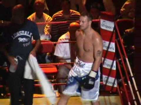 Phil (You Know) Goodwin, Boxing at Hull City Hall part 1 - YouTube