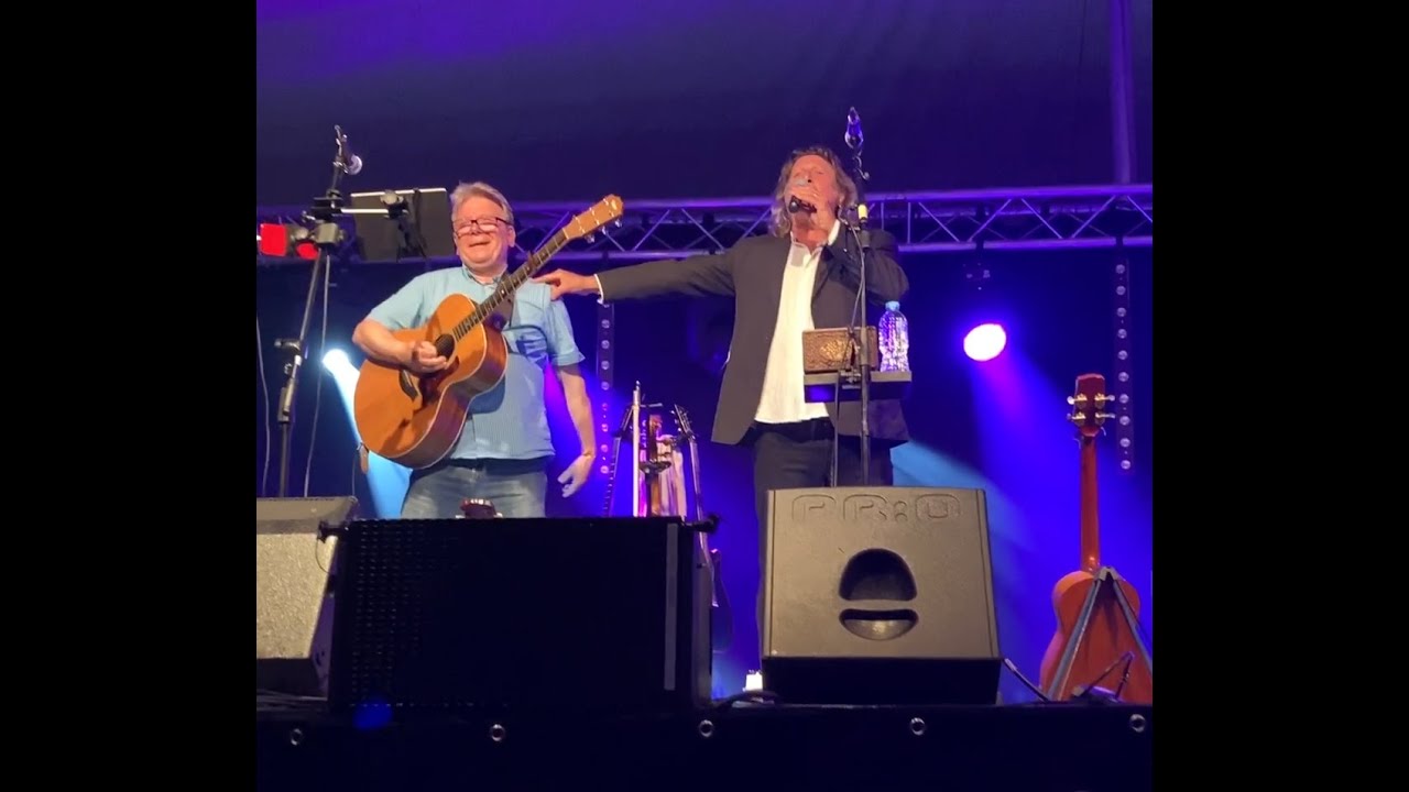 Bill Bates meets Steve Knightley Show of Hands - YouTube