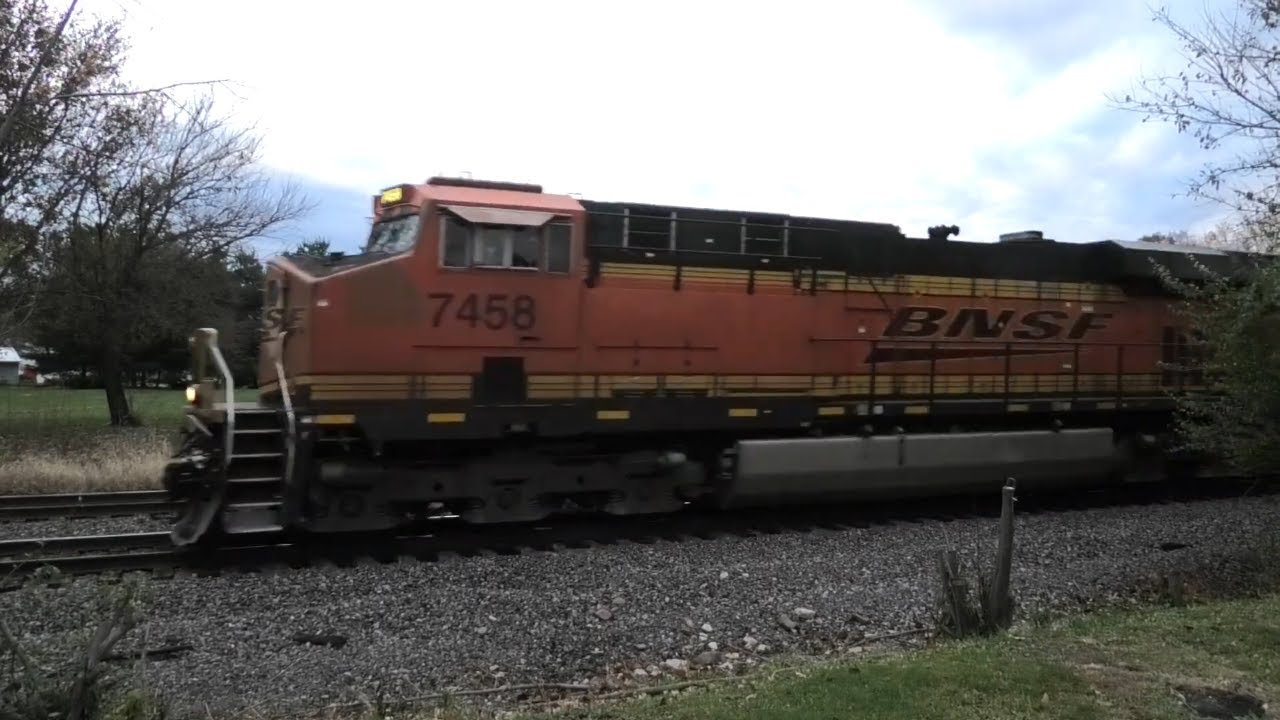BNSF 7458 East in Wyanet, IL 11/17/21 - YouTube