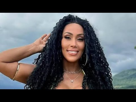 ROSIANE PINHEIRO POSA DE BIQUÍNI FIO-DENTAL CAVADO E ABALA A WEB 