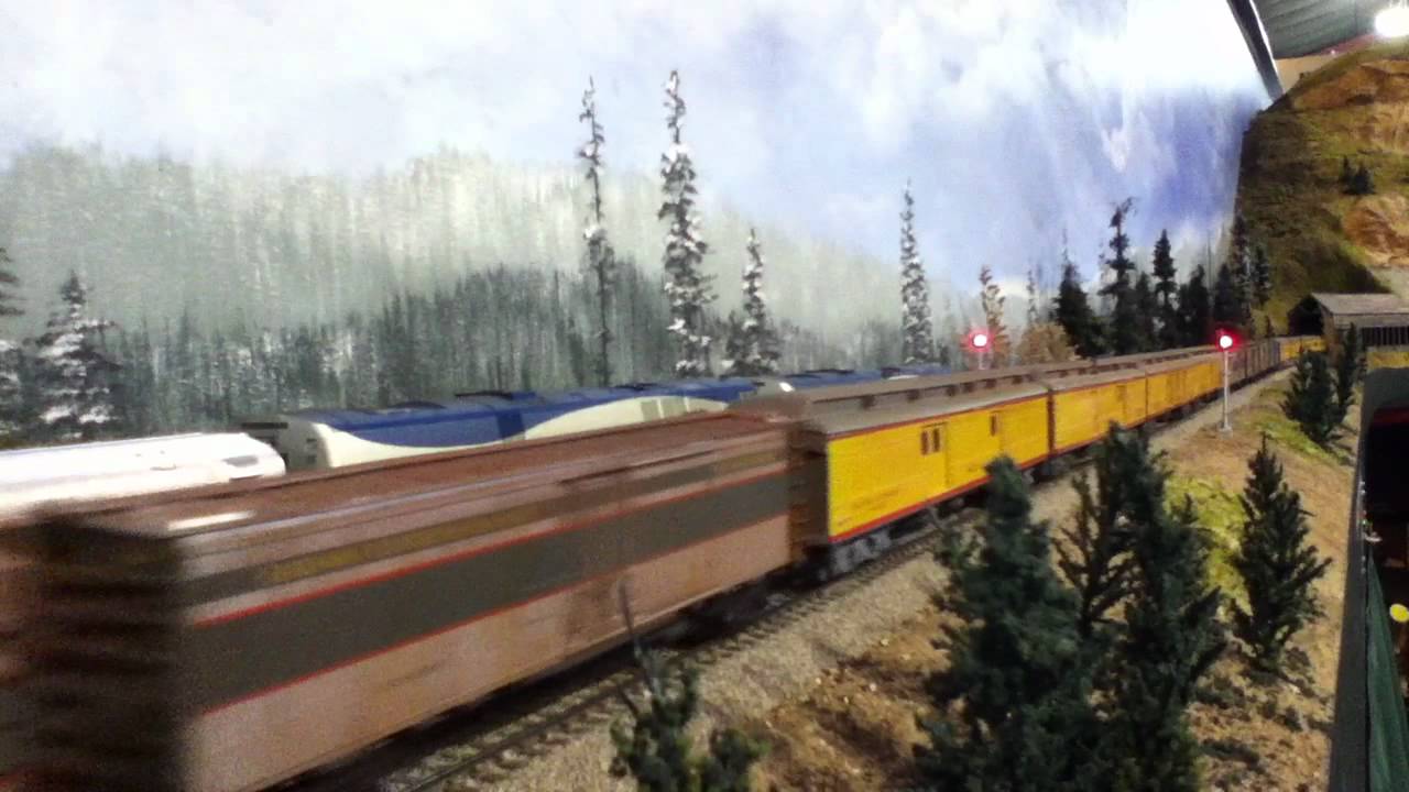 UP 838 Mail Train Meets Amtrak #8 at Quartz Mountain Summit - YouTube