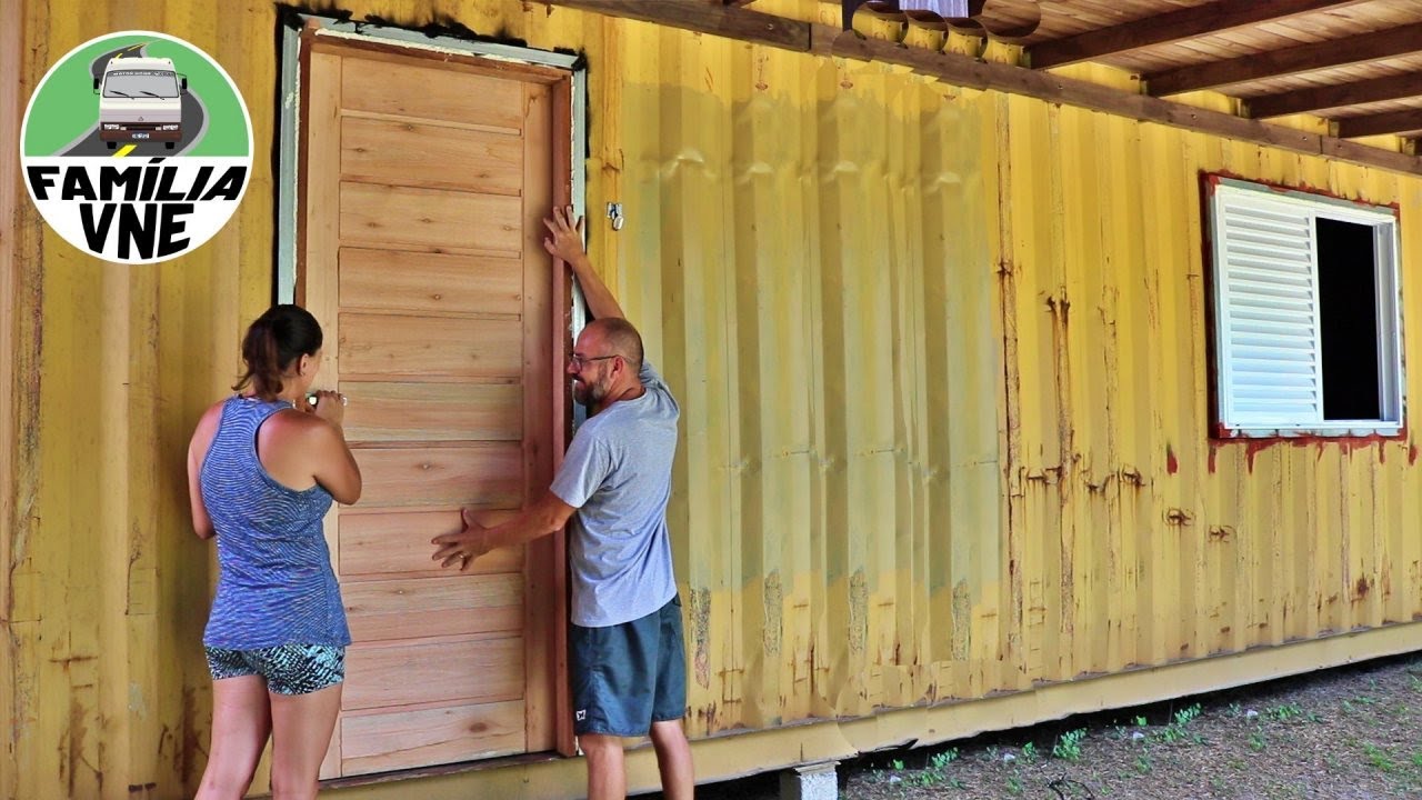COMO Colocar PORTA de MADEIRA no CONTAINER Passo a Passo - YouTube