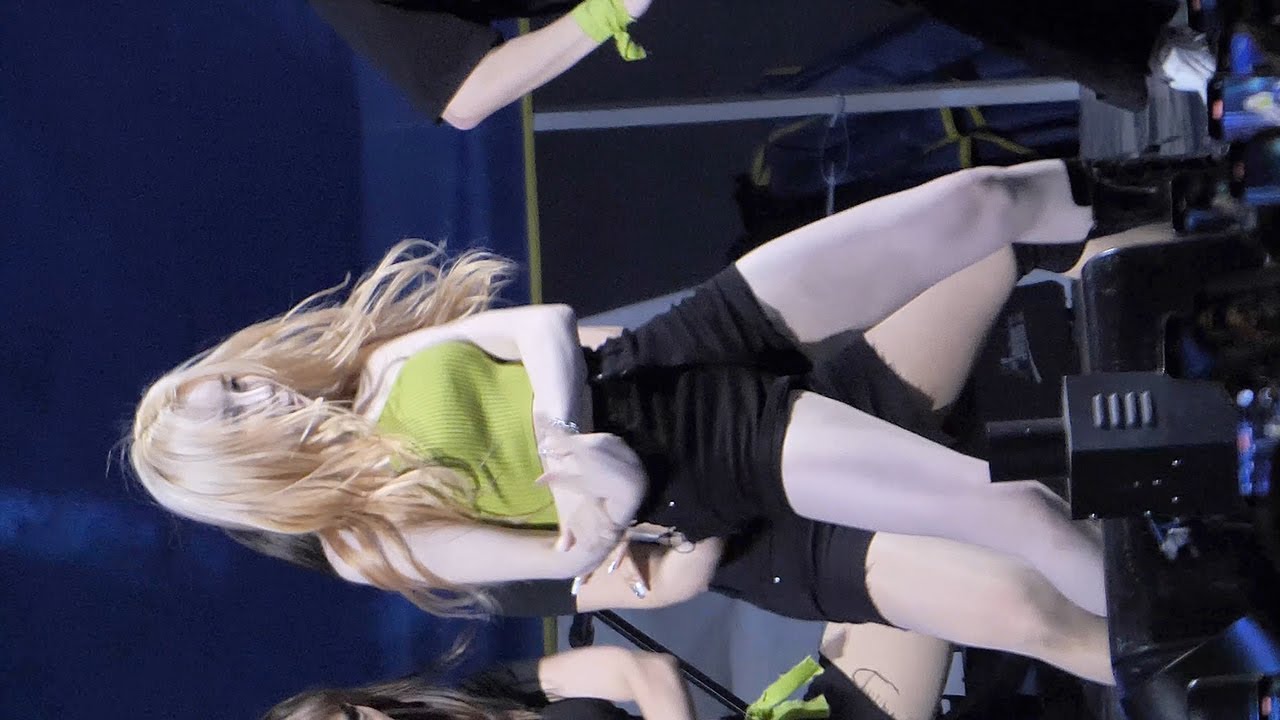 230525 이채연(LEE CHAE YEON) KNOCK 서경대축제/직캠(Fancam) - YouTube