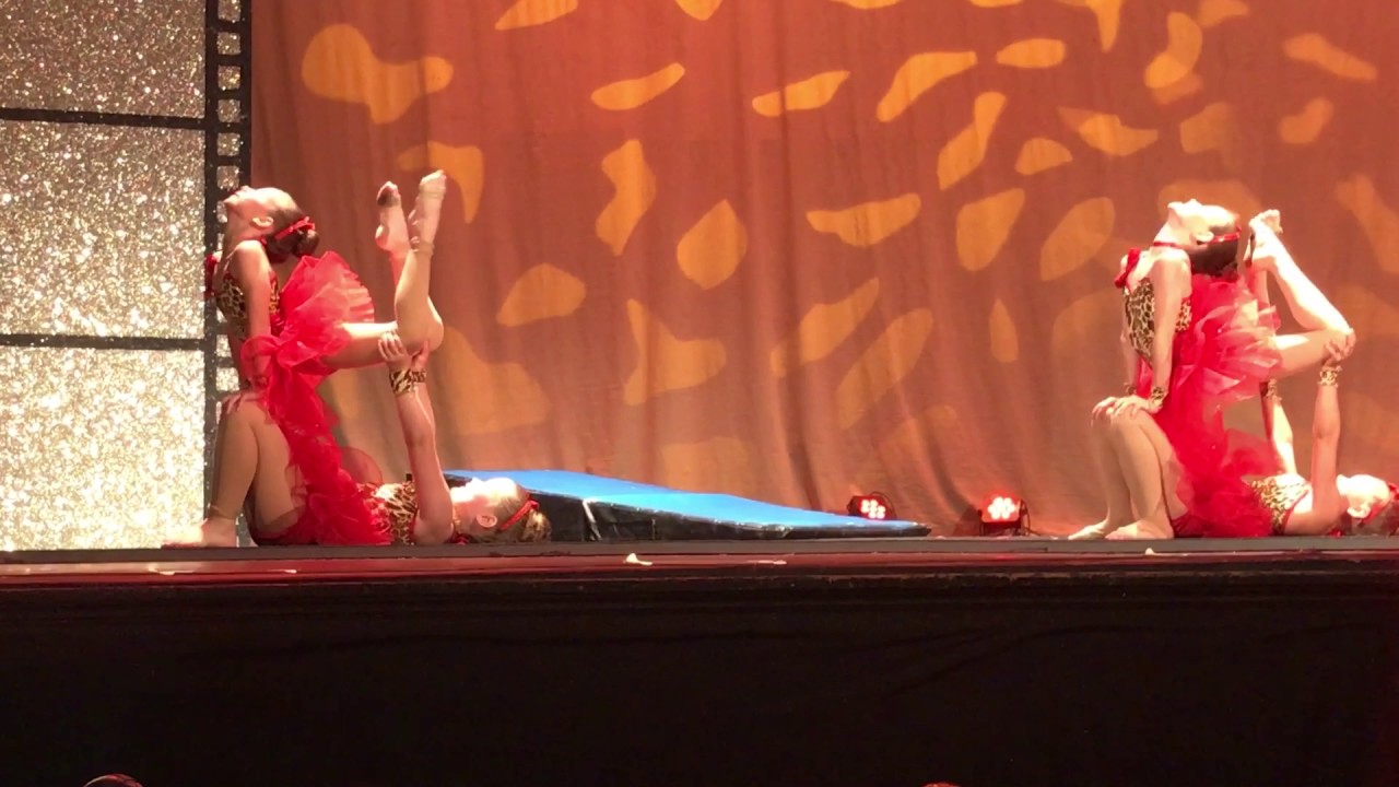 DMDA 2017 - Roar (acro) - YouTube