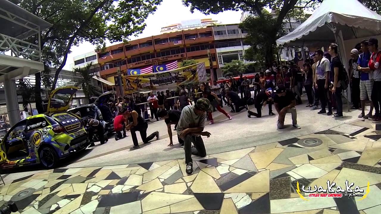 Youth Revelation 2013 Wakaka Crew Performance - YouTube