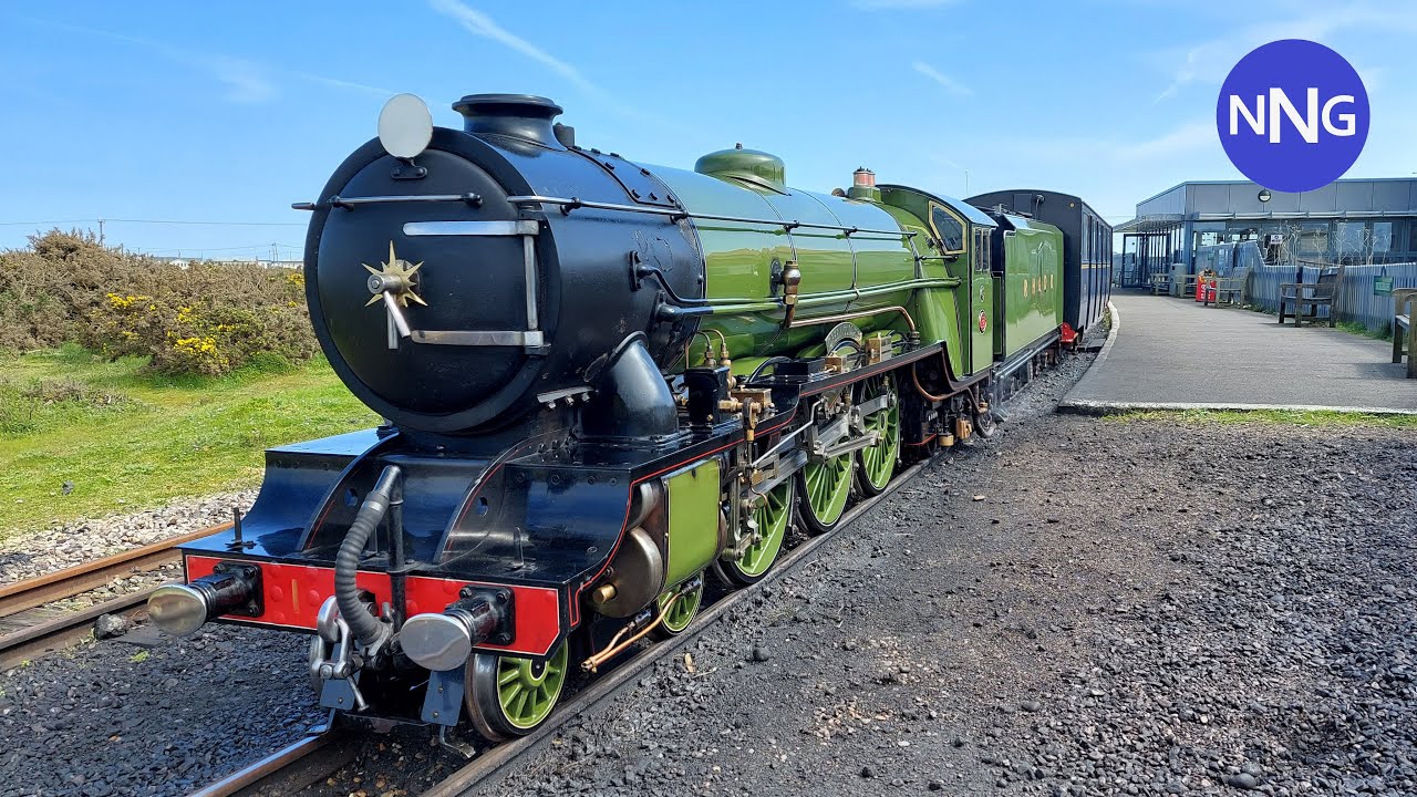 Green Goddess at Dungeness Station on the Romney, Hythe and Dymchurch ...