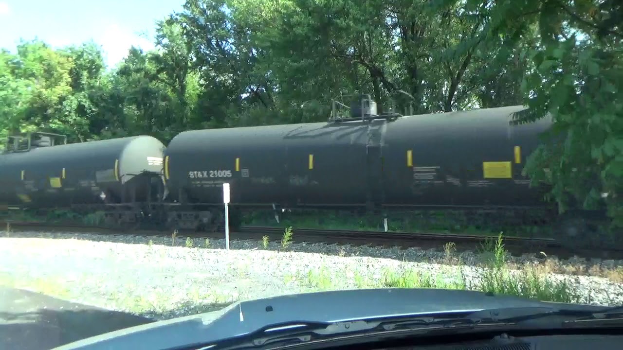 #7520 CSX K165-08 Empty Pipe Line [Ethanol/Oil] train with 2 BNSF Power ...
