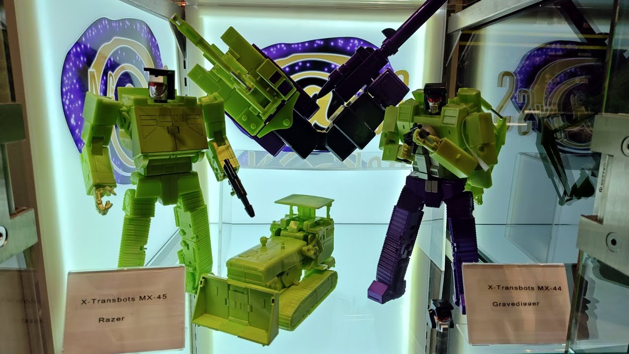 Agabyss Prototypes and Exclusives Booth at Botcon 2025 - YouTube