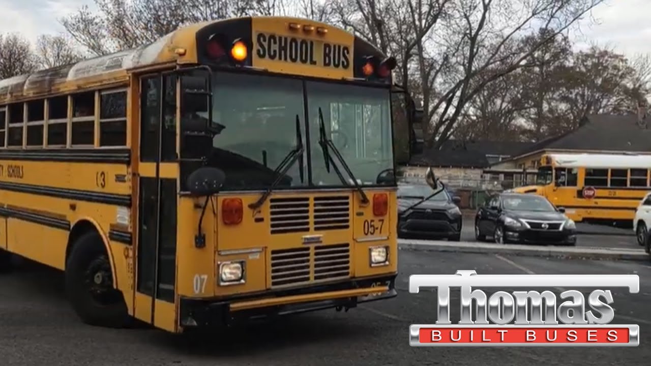 2005 Thomas MVP EF - Pull in (bus 05-7) - YouTube