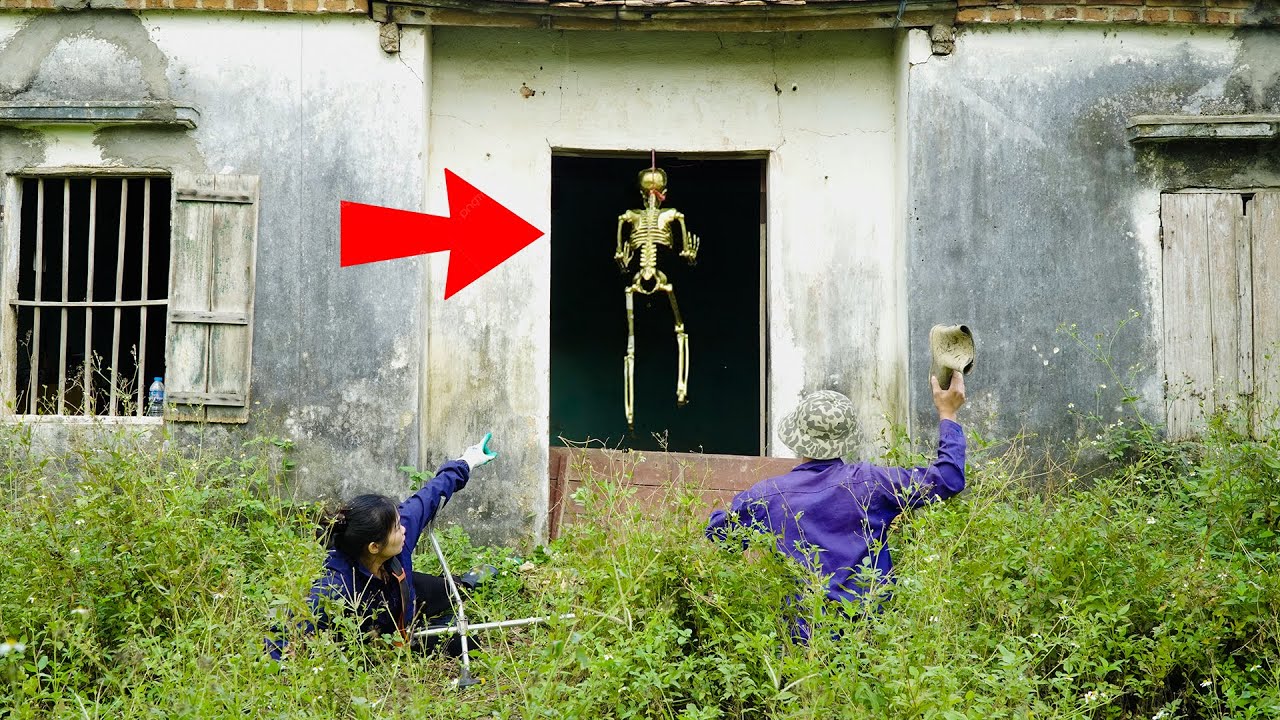 The Creepy House: Shocked to Discover Human Skeleton Moving in ...