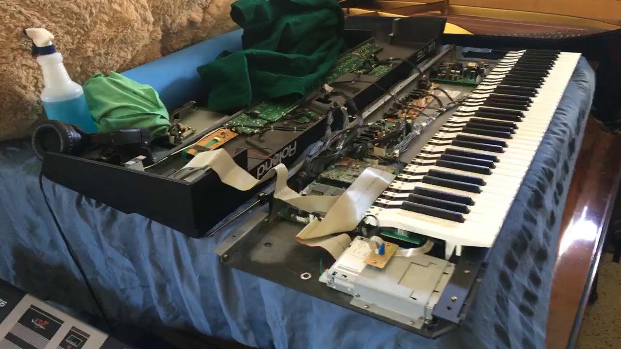 Kris Nicholson and the Roland VA-76 Twins video 3 - YouTube