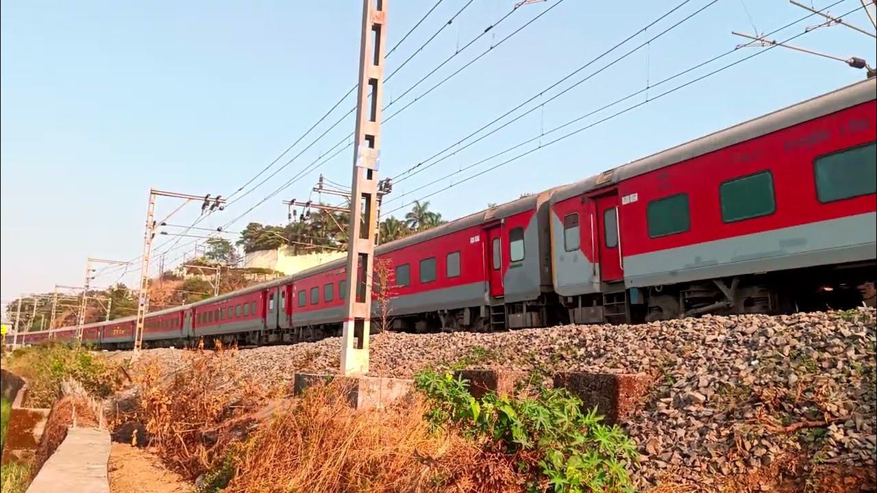 Udyan Express with WAP7 🚂 | Train no :- 11302 | Bangalore To Mumbai | #udyanexpress - YouTube