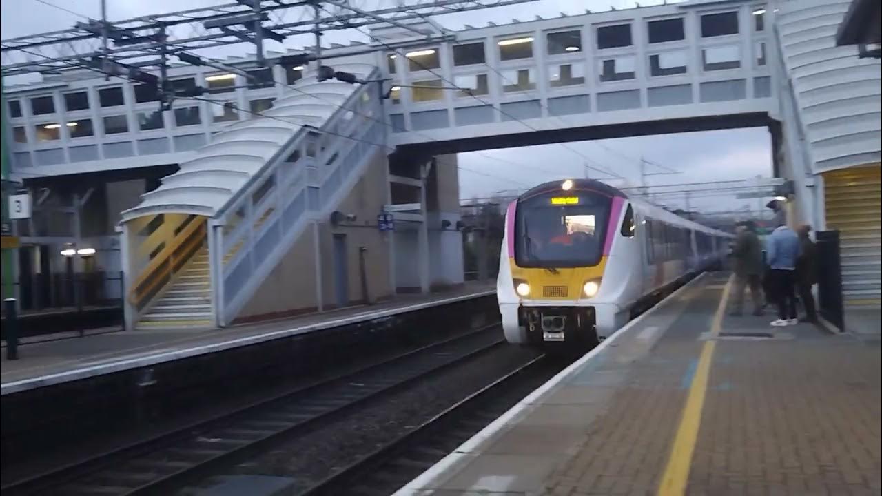 Class 720 C2C passing Leighton Buzzard. - YouTube
