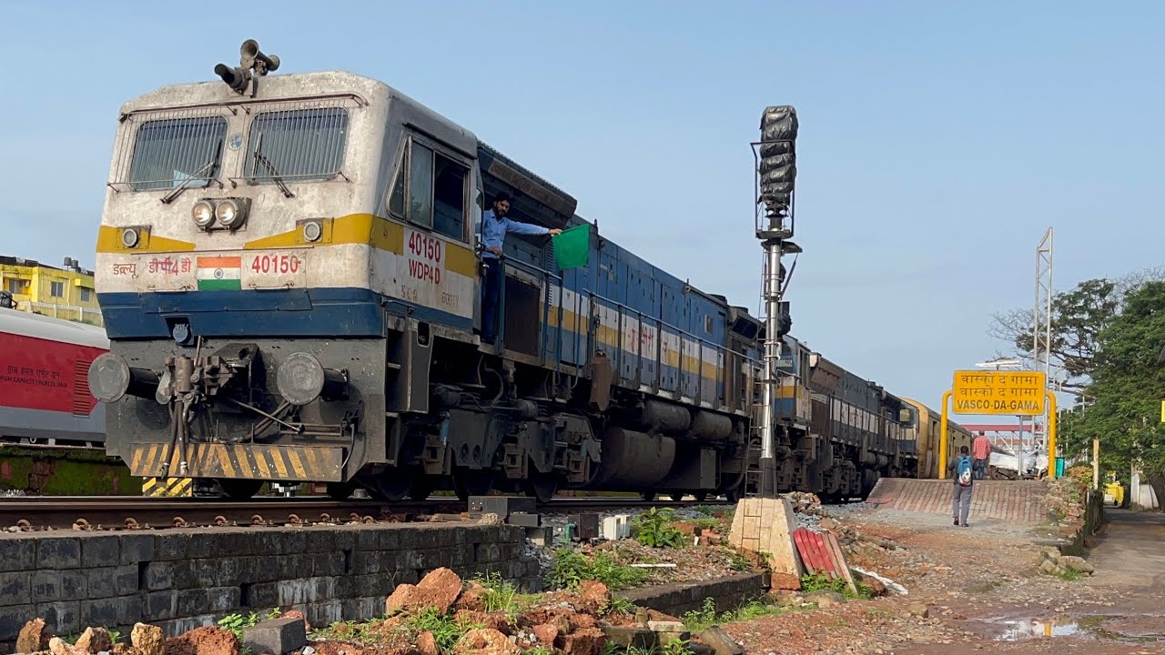 AMARAVATI EXPRESS | 18048 | VSG-SHM | Departs from Vasco | Gooty WDP4D ...