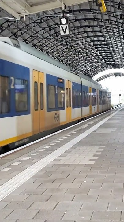 Slt vertrekt van station met twee toeters naar Amsterdam centraal # ...