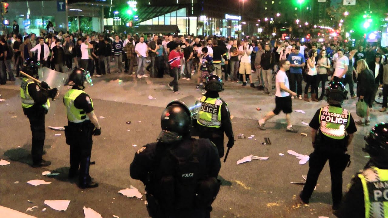 STANLEY CUP RIOTS IN VANCOUVER FULL HD JUN 15 2011 - YouTube