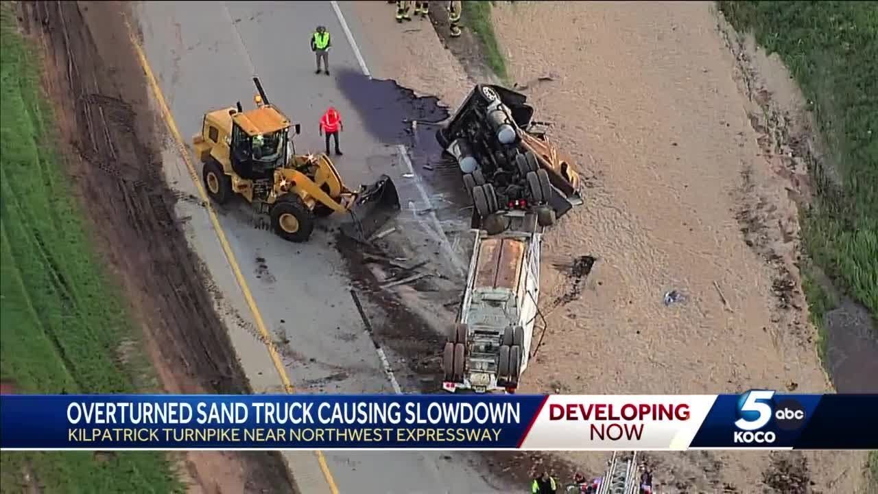 Rollover crash causes major traffic delays on Kilpatrick Turnpike in ...