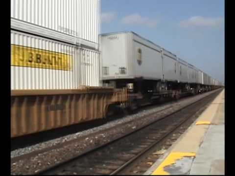 BNSF 875 leads intermodal at Naperville, IL 10apr08 - YouTube