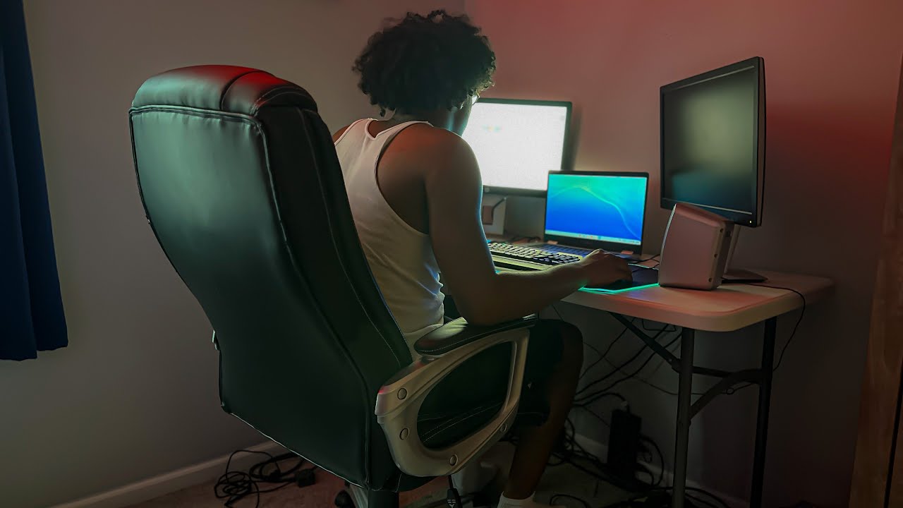 ”Most Successful People Have Computers " 💻 | Desk Talk Episode 7 - YouTube