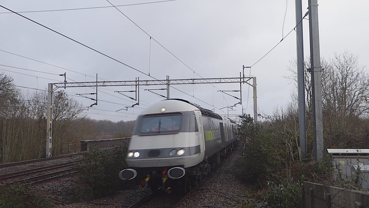 Rail Adventure HST power cars pass Tamworth (5/12/23) - YouTube
