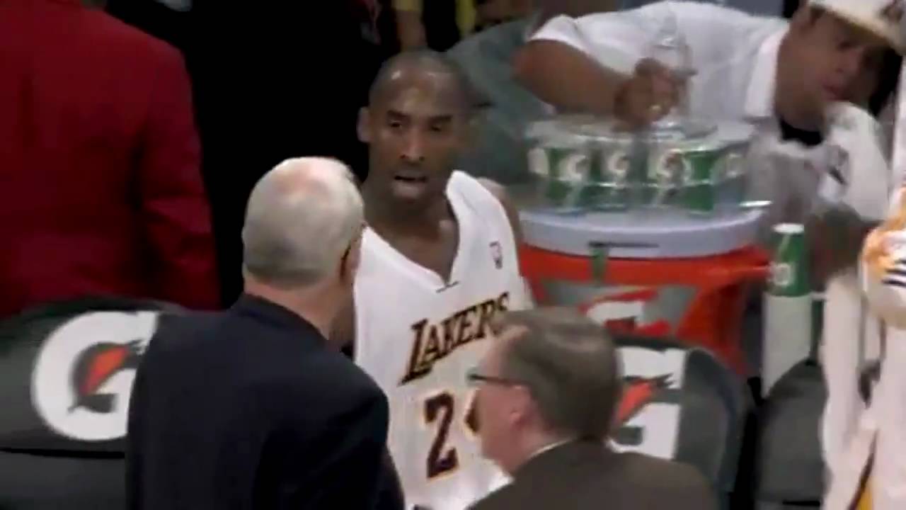 Kobe Bryant gets angry at Phil Jackson for calling Timeout!! - YouTube