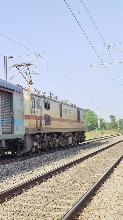 Raw acceleration⚡Jasidih-Pune Exp heading towards its last destination #pune #wap7 #shorts # ...