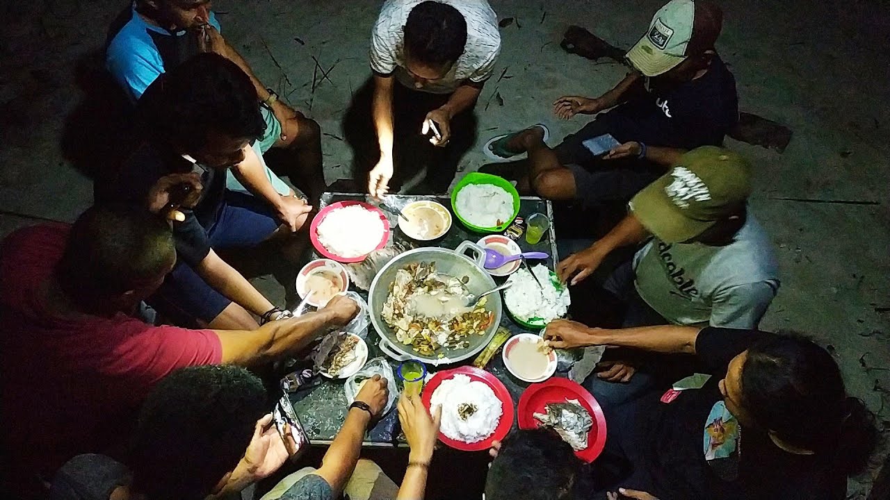 Trap & Cook Grouper Fish in Beach _ MAKAN BERSAMA IKAN KERAPU SUPER DI ...