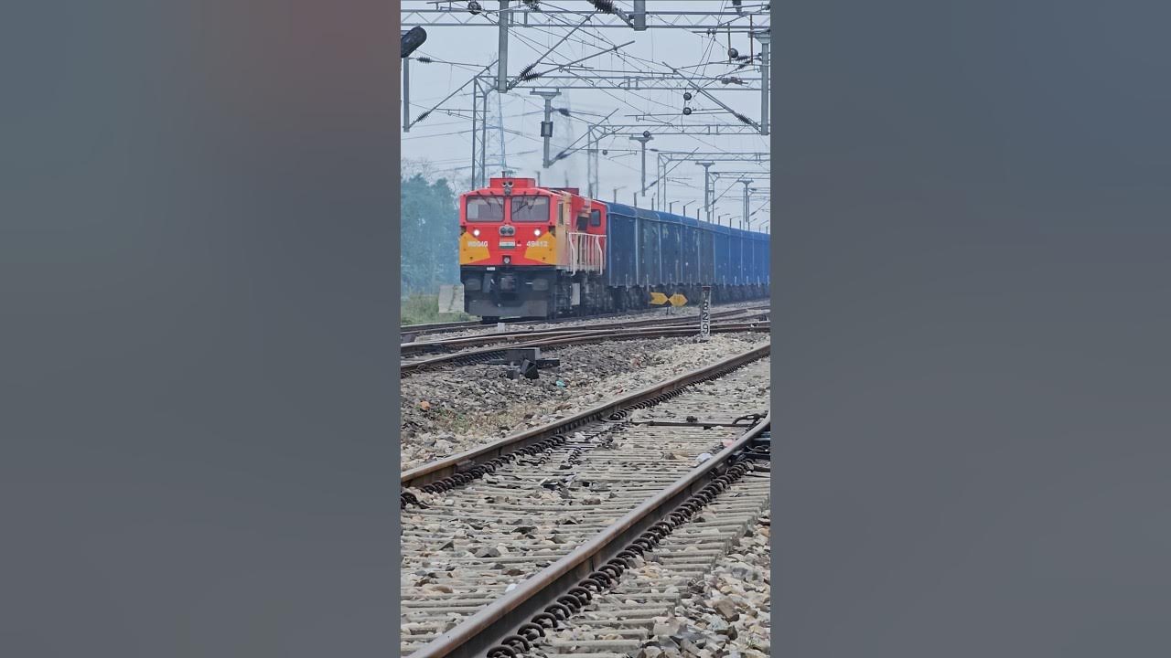chugging diesel GE locomotive WDG4G with BCN wagon Freight rake!!! #train #shorts - YouTube