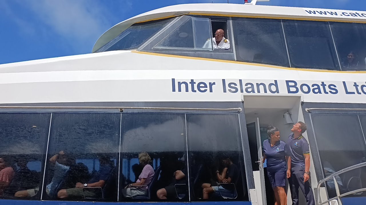 Mahe islands cat Coco boat arriving - YouTube