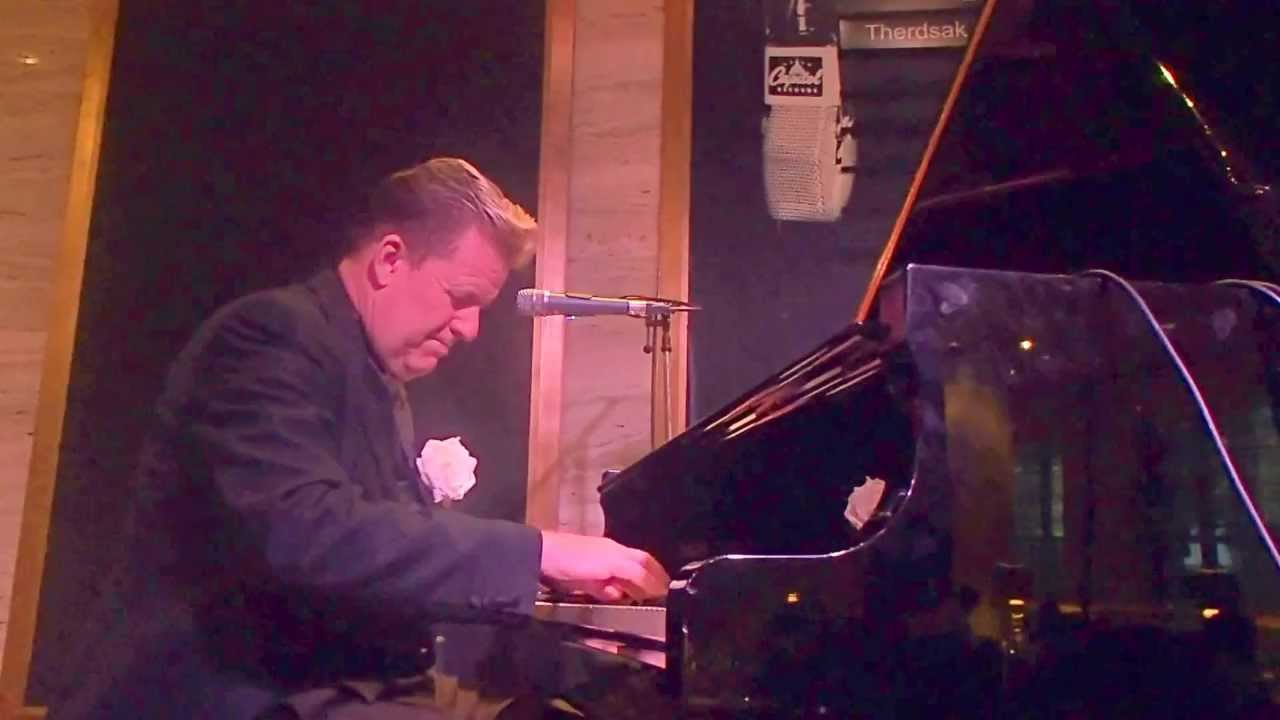 Tim Hedges world class Pianist Singer playing " on a clear day " - YouTube
