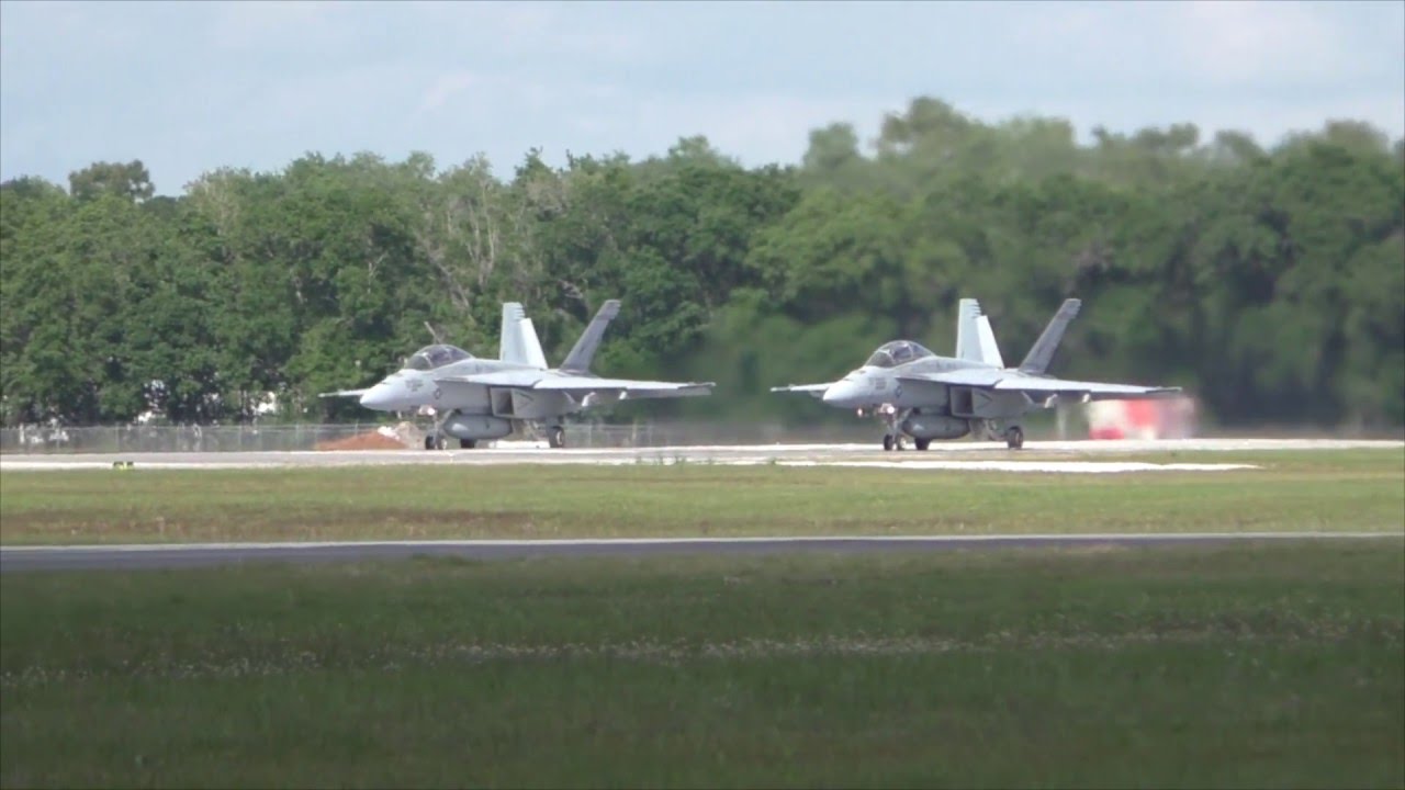 2 F-18 Super Hornets take off & unrestricted climb! - YouTube