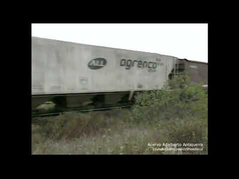 [Série Histórica] Trem da ALL - GT26 8239 + 8232 e GT22 4657 cruzando a Vila da Quinta nos anos ...