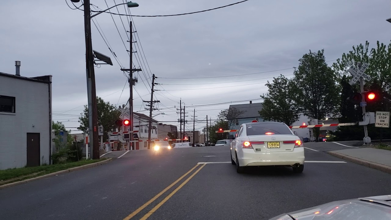 NJT Passenger Train (Pascack Vally Line) Hackensack Nj 5-5-19 - YouTube