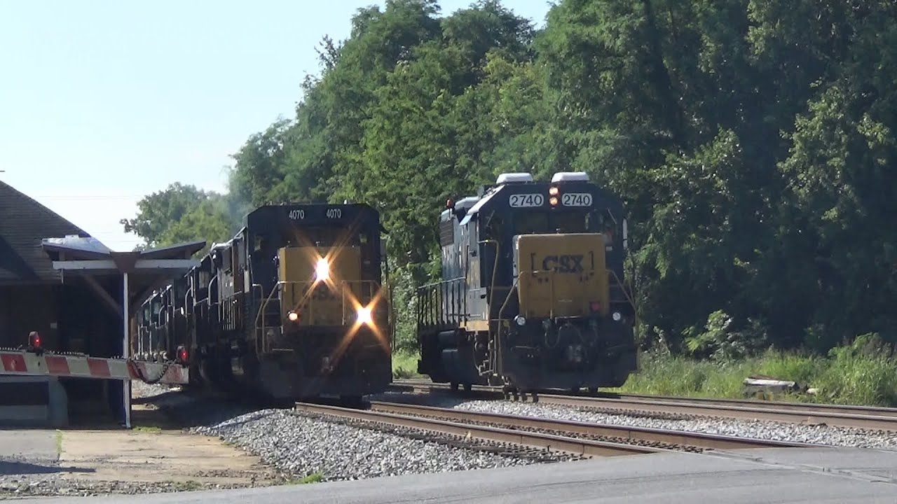 CSX 2740 on L443-18 Meets CSX 4070 on 7-Engine L446-18 on 8/18/22 - YouTube