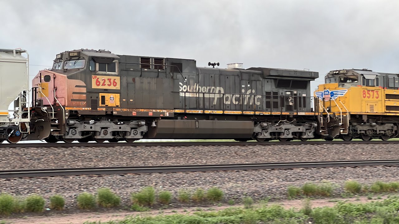 Southern Pacific!!! Patched SP 6236 Trails on the MNPRV-20! - YouTube