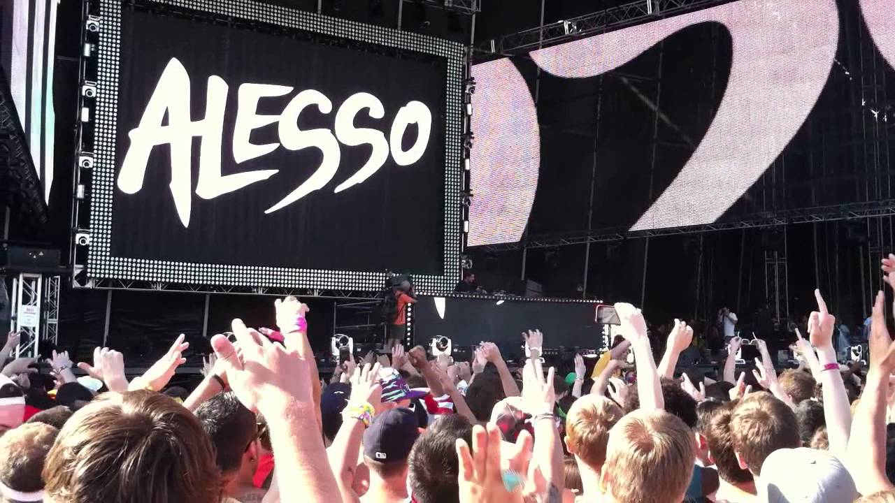 EDC Day 2 - Alesso - Clash vs Somebody That I Used to Know - YouTube